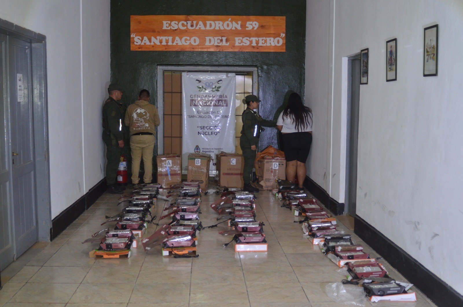 Traficaban 44 kilos de cocaína en anafes eléctricos - Radio Ciudad Oran